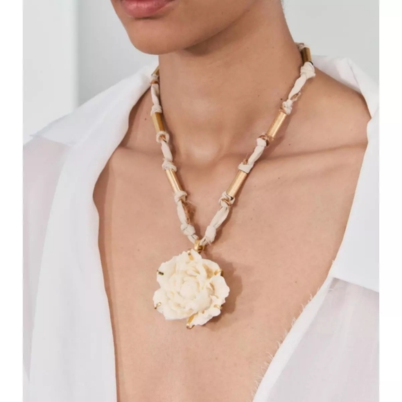 Zara | Jewelry | Zara Combination Resin Flower Necklace Nwt | Poshmark